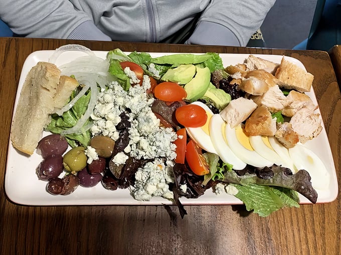 A Cobb salad that actually makes you excited about eating vegetables&mdash;the unicorn of lunch options has been spotted in Phoenix.