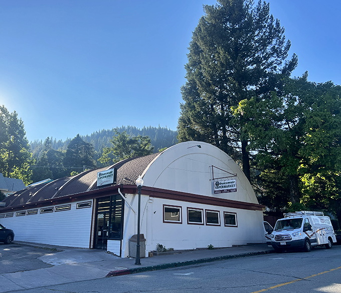 Dunsmuir Supermarket's quonset hut design is a throwback to post-war America, when even grocery shopping had an architectural point of view.