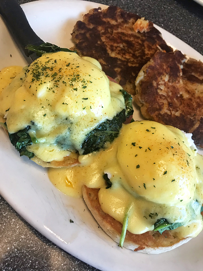 Spinach and hollandaise living their best lives together on an English muffin&mdash;like a fancy spa treatment for your taste buds.