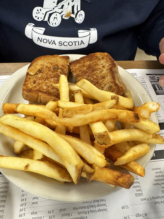 The grilled cheese and fries combo that reminds you why simple food, done right, will always outshine pretentious culinary trends.