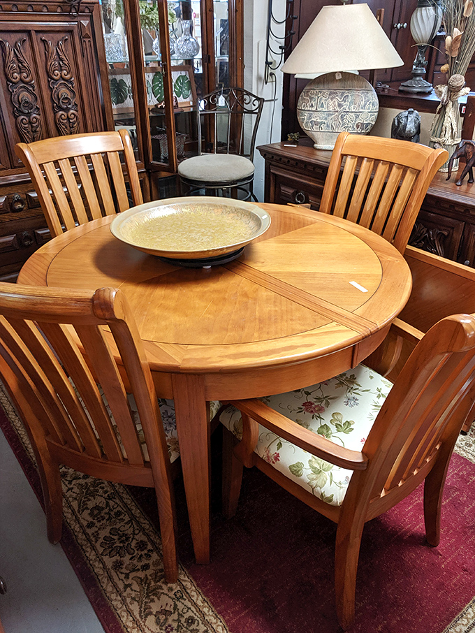 This dining set awaits a family to gather around it. Someone else's "no longer sparks joy" becomes your "I can't believe this was only $50!"