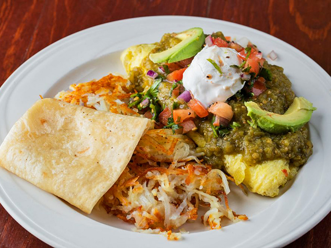 Green chile omelet that brings just enough Southwest heat to wake up your taste buds without sending them into witness protection.