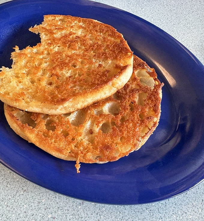 English muffins with the perfect crisp-to-chew ratio and those signature nooks and crannies. Thomas would be jealous of these golden-brown beauties.