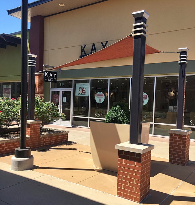 Kay Jewelers outlet proves that diamonds can indeed be a budget's best friend when they come with outlet price tags.