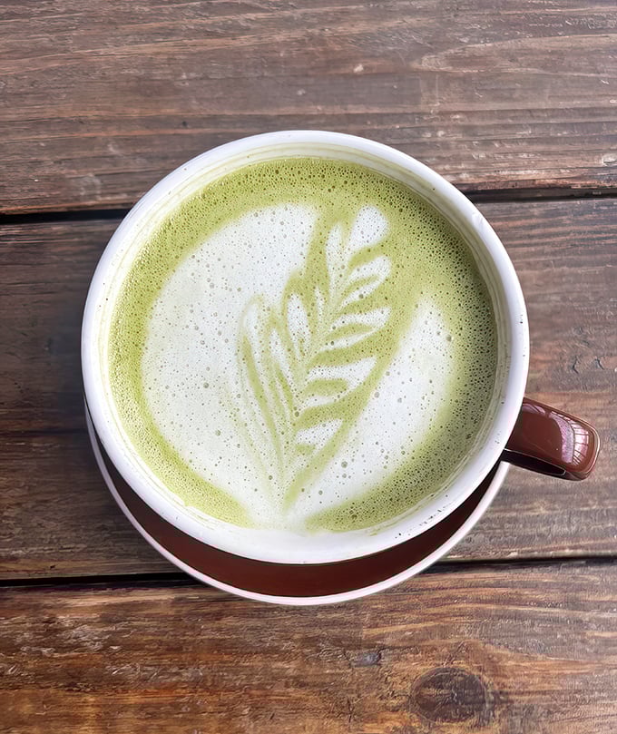 Artfully crafted matcha latte proving that even your caffeine can be Instagram-worthy these days.