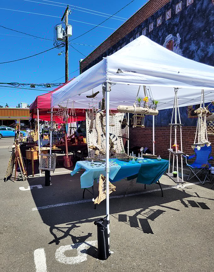Forget big-box retail therapy&mdash;Silverton's outdoor markets offer handcrafted treasures with the bonus of meeting the artisans who made them. Shopping with actual human connection!