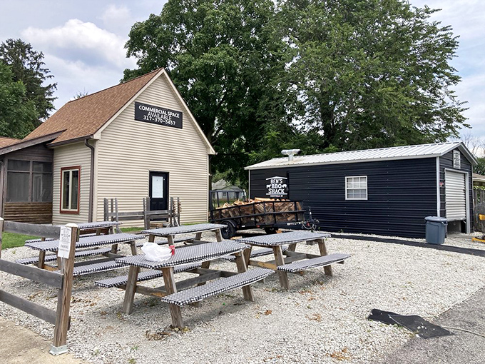 Even the outdoor seating looks ready for serious barbecue business &ndash; no fancy umbrellas needed here.