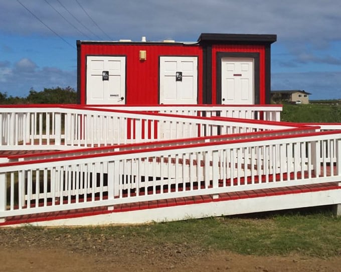 This red and white structure might not look like much, but it houses seafood treasures that would make Neptune himself stand in line.