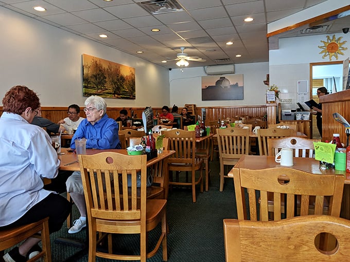 The dining room hums with happy conversations and the clinking of satisfied forks&mdash;this is breakfast democracy in action, folks.