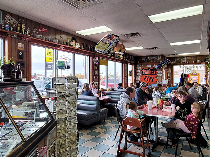 Where locals and road-trippers share tables and stories. The best conversations happen over comfort food.