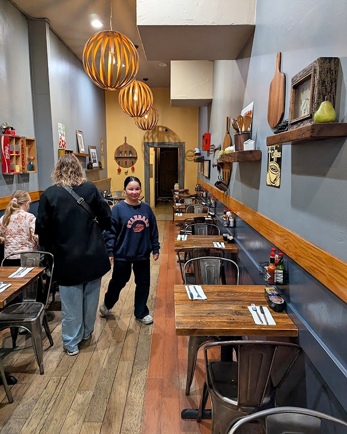 Wooden tables, metal chairs, and pendant lighting create that rare atmosphere where both hipsters and their parents feel equally at home.