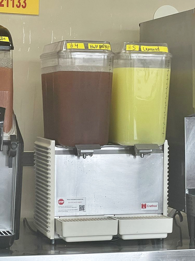 Half and half tea and lemonade&mdash;the unofficial state beverage of Maryland&mdash;ready to wash down all that crispy goodness.