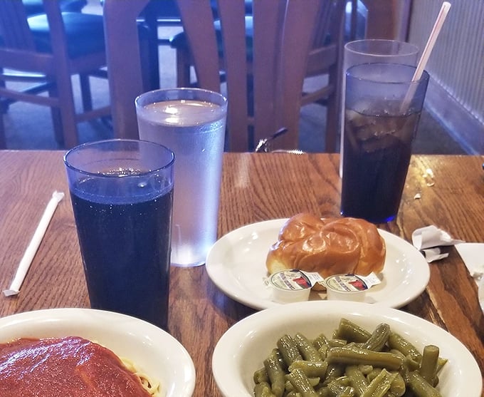 The holy trinity of diner dining: cold drinks, hot food, and those little jelly packets that somehow taste better than any artisanal preserve.