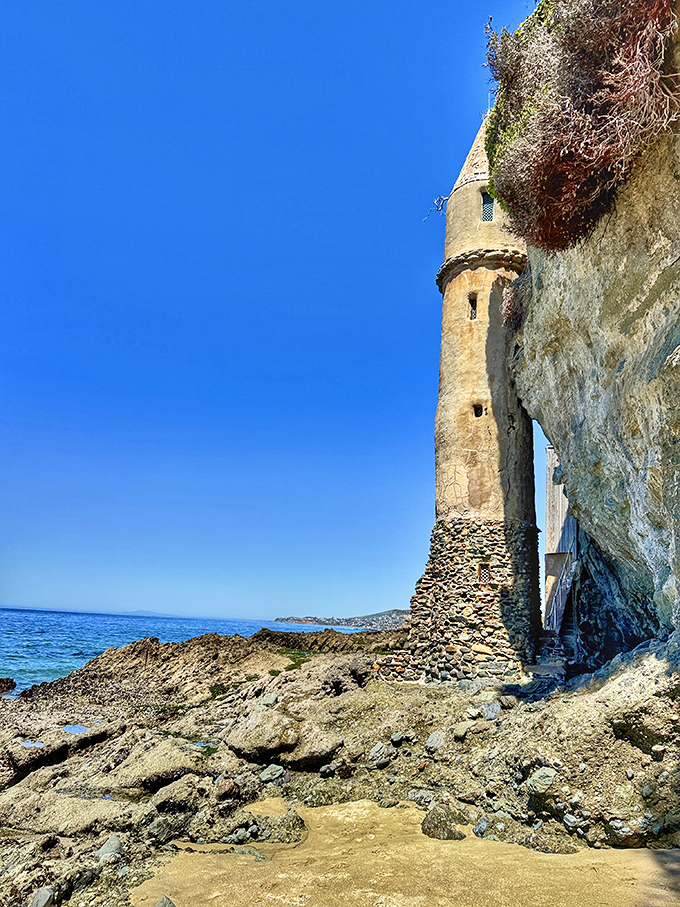 At low tide, the tower reveals its full stature – like a shy performer finally comfortable enough to take center stage.
