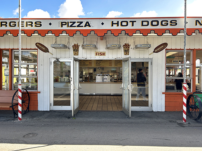 Classic American comfort food stands ready to refuel shoppers. This no-frills eatery proves that sometimes the best shopping companion is a perfectly grilled burger.