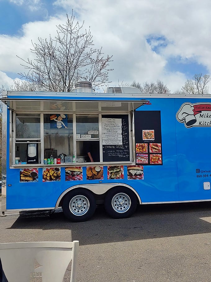 Mike's Kitchen food truck offers shopping sustenance when your bargain-hunting energy reserves run low&mdash;fuel up and forge on!