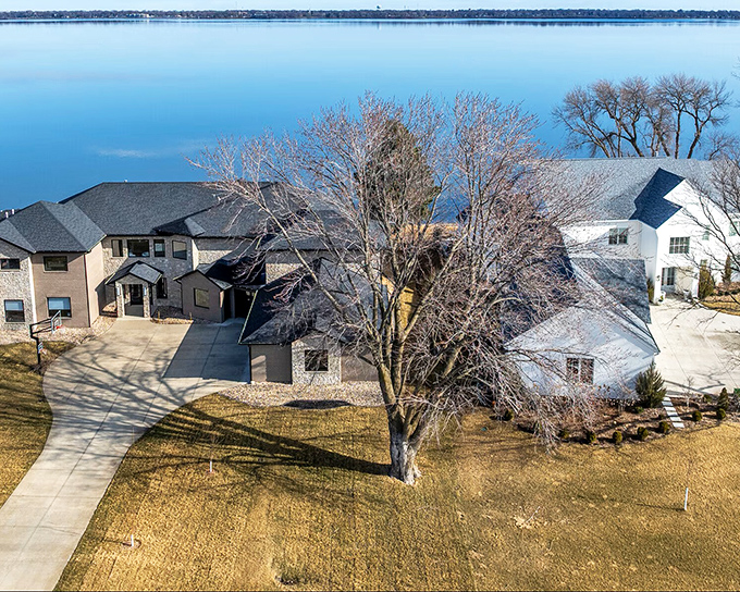 These gorgeous lakeside homes prove that waterfront living doesn't require a trust fund or coastal address.