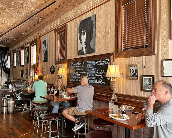 Where music meets meals&mdash;portraits of rock legends watch over diners as if to say, "Yes, that bite was as good as my guitar solo."
