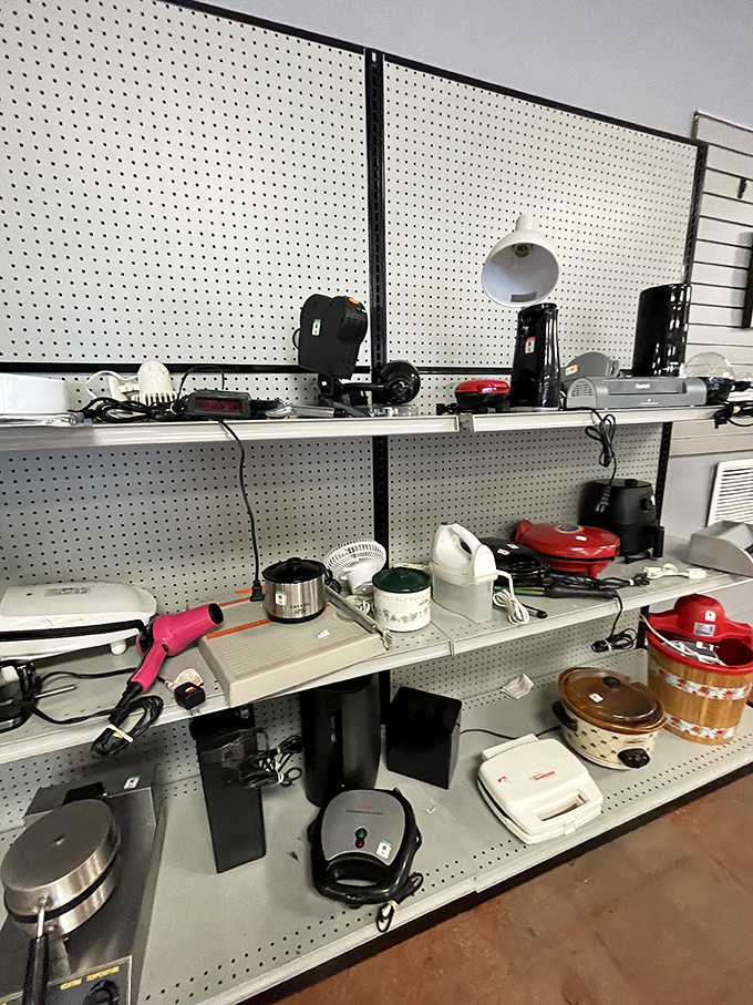 Small appliance heaven! From coffee makers to crock pots, these kitchen gadgets are ready for their second act in your culinary story.