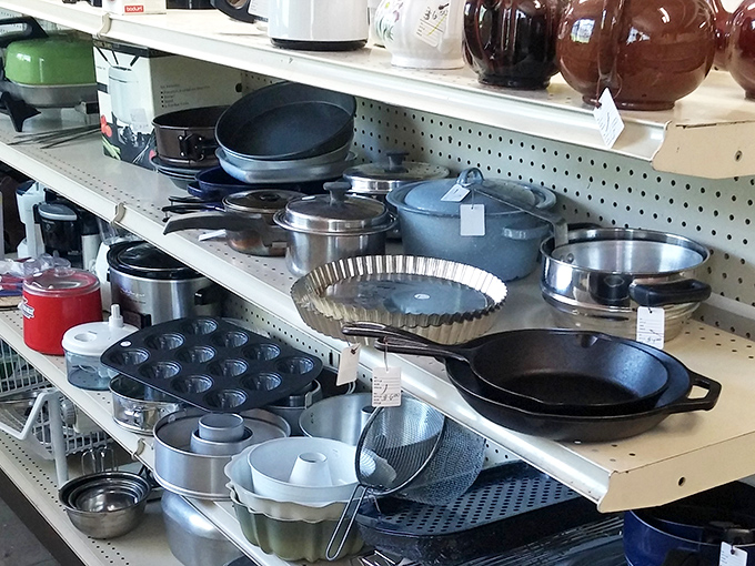 Cast iron skillets and baking pans with more seasoning than a Food Network kitchen. These kitchen veterans have produced countless meals and are ready for more.