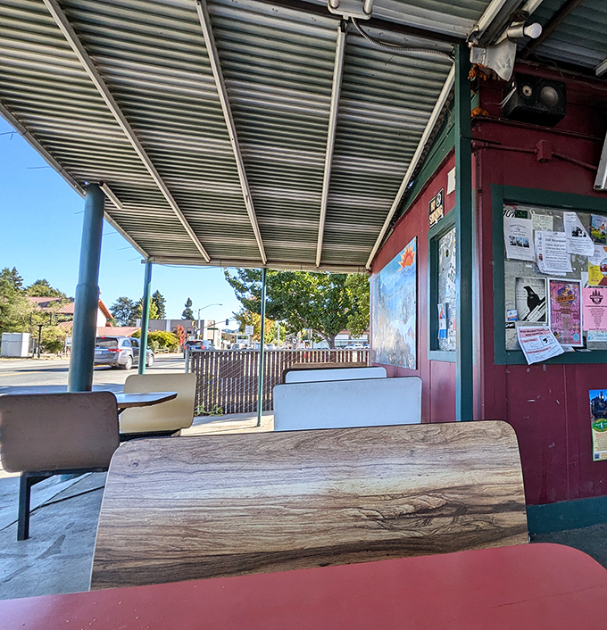 The outdoor seating area&mdash;where strangers become friends over shared appreciation of burgers and the simple pleasure of eating in fresh California air.