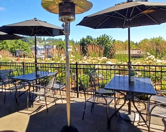 Oregon sunshine and fresh air elevate every bite. This outdoor seating area proves that the only thing better than great food is great food with a view.
