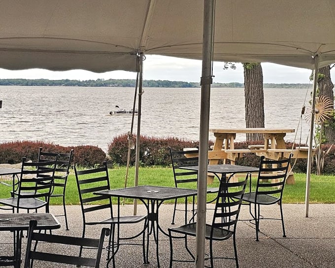 Lake views and outdoor seating&mdash;because sometimes the only thing that can improve perfect food is perfect scenery to match.