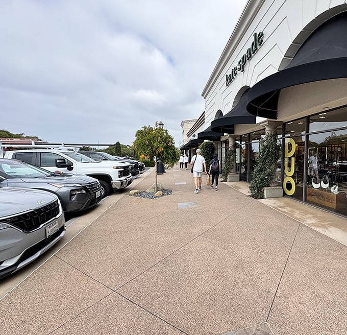 Even Kate Spade needs comfortable neighbors. The outdoor walkways between stores offer breathing room for both your shopping bags and your budget decisions.