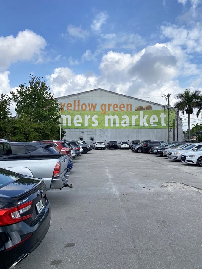 The parking lot fills early with food pilgrims making their weekend hajj to this temple of taste&mdash;arrive early or embrace the walk.