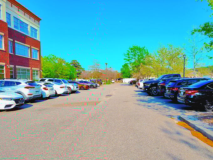 Ample parking that doesn't require orienteering skills or remembering "we're in section Purple Dolphin 7"&mdash;a true luxury in retail design.