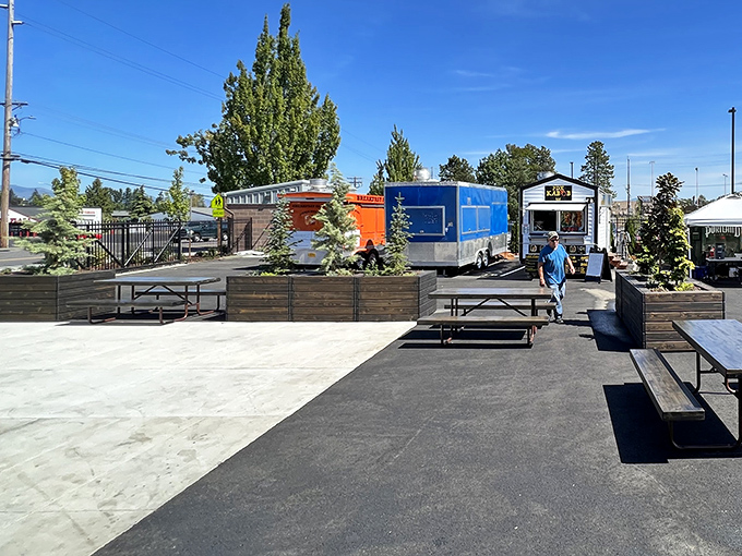Spacious seating areas with picnic tables invite diners to linger and enjoy their culinary discoveries in the Oregon fresh air.