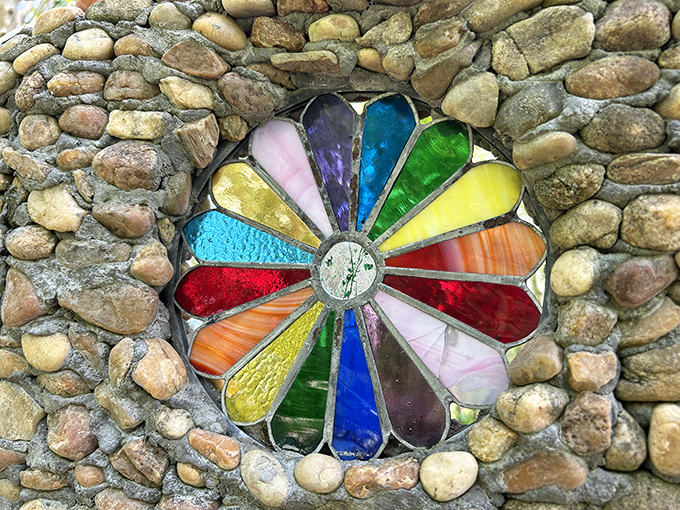 Not your average garden decoration! This vibrant stained-glass flower brings a burst of color that would make Georgia O'Keeffe reach for her paintbrush.