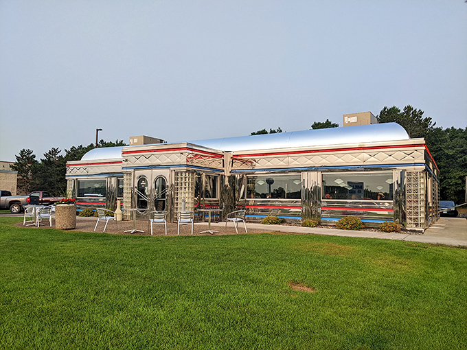 This gleaming silver dining car looks like it was beamed in from 1955, bringing its perfect hash browns along for the ride.