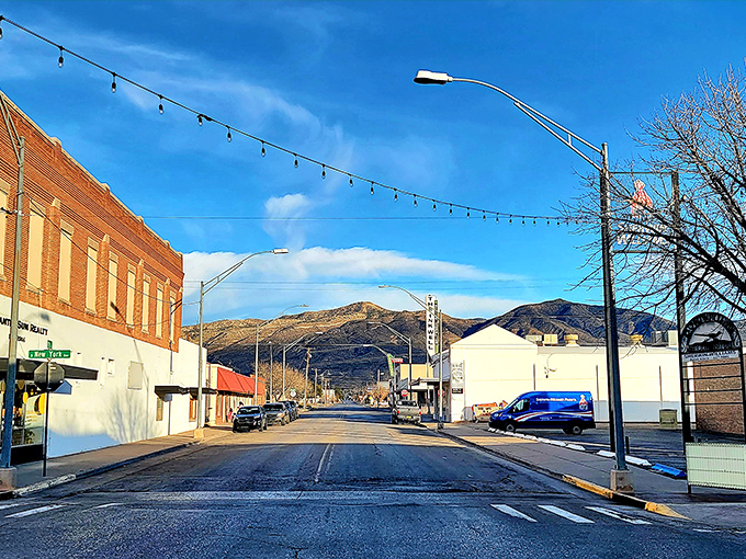 Mountain backdrops frame Alamogordo like a postcard that never gets old, no matter how many times you see it.