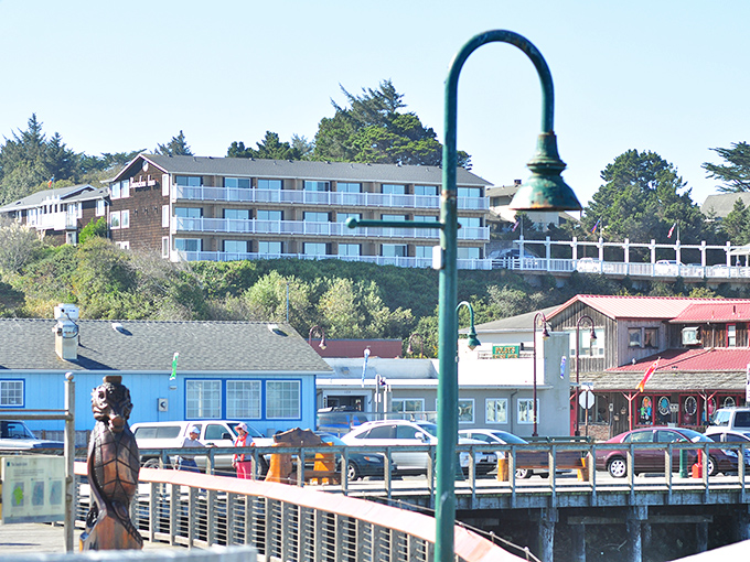 Bandon's coastline homes live on the edge&mdash;literally&mdash;where dramatic cliffs meet restless ocean in a geological romance that's lasted millennia.