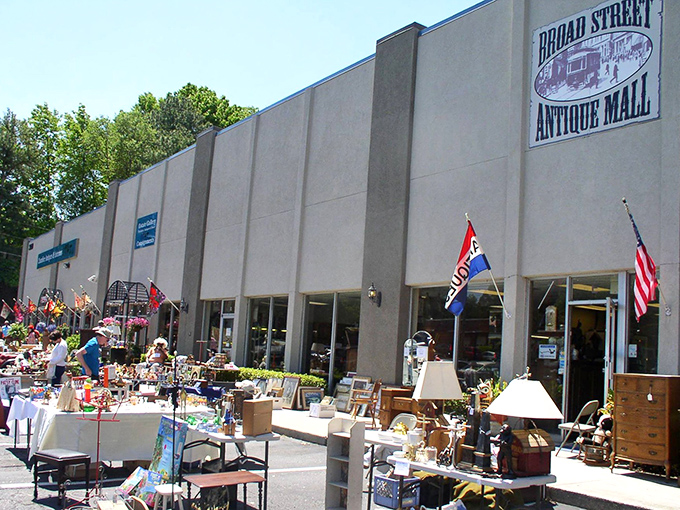 Flags flying and treasures displaying &ndash; this outdoor market turns antique hunting into a patriotic celebration of American history.
