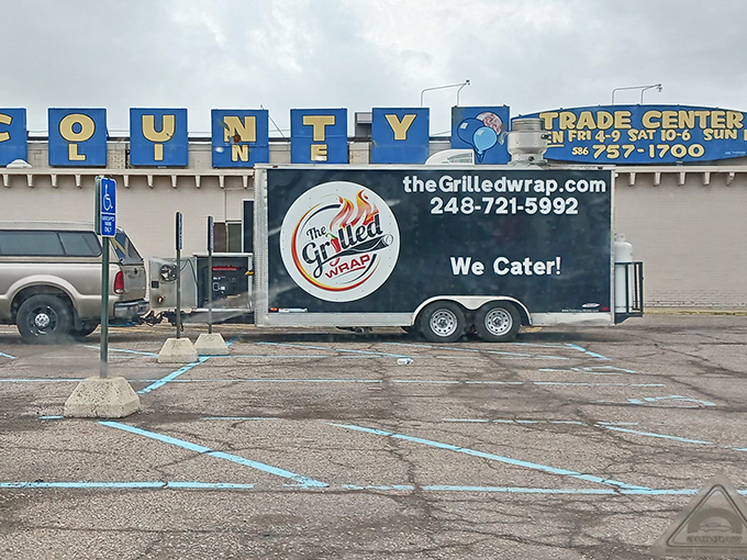 The County Line name says it all - you're crossing into serious flea market territory here.
