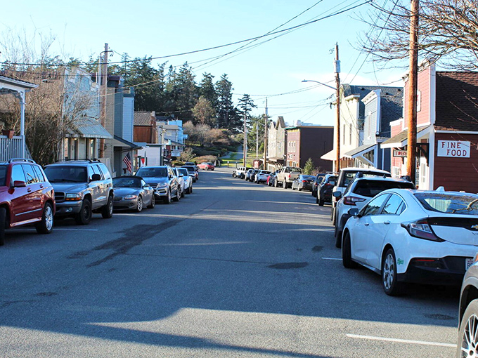 Historic elegance and island charm combine perfectly in this Victorian seaport that preserves maritime heritage.