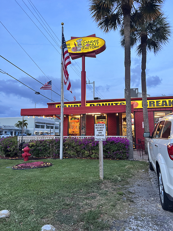 Dandee's Pompano Beach outpost glows red against the Florida sky&mdash;a siren call to those seeking fried dough perfection.
