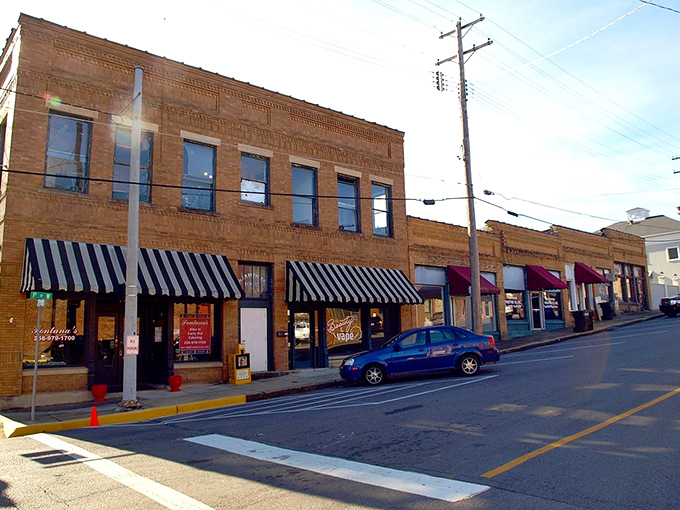 Fort Payne's tall building creates a peaceful centerpiece where community life flows calm and natural.