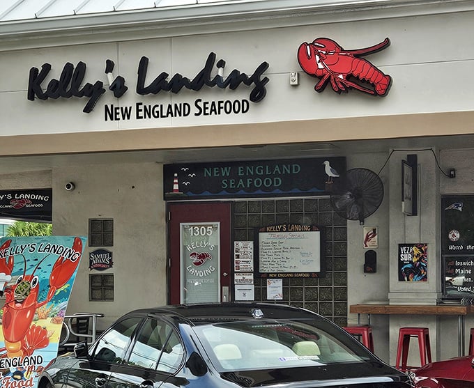 Kelly's Landing brings New England to Fort Lauderdale, complete with that cheeky lobster poster who knows you'll be back for seconds.