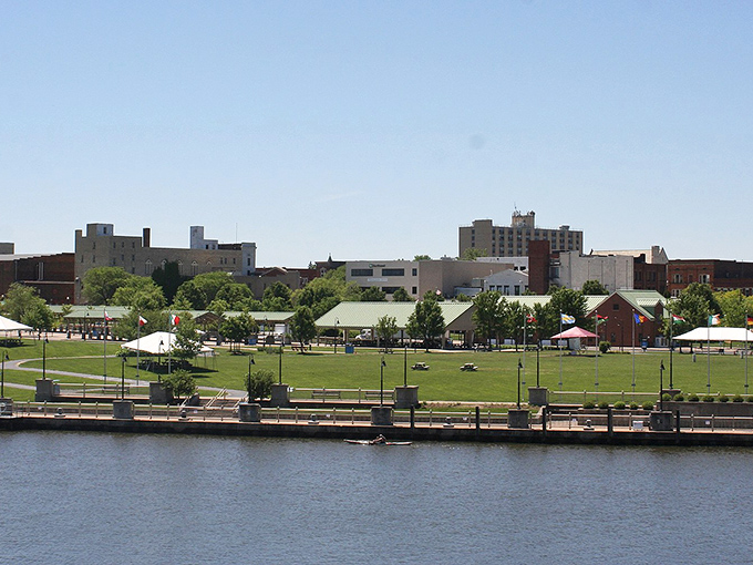 Lorain's lakefront location offers resort-style living at down-to-earth prices that make sense.