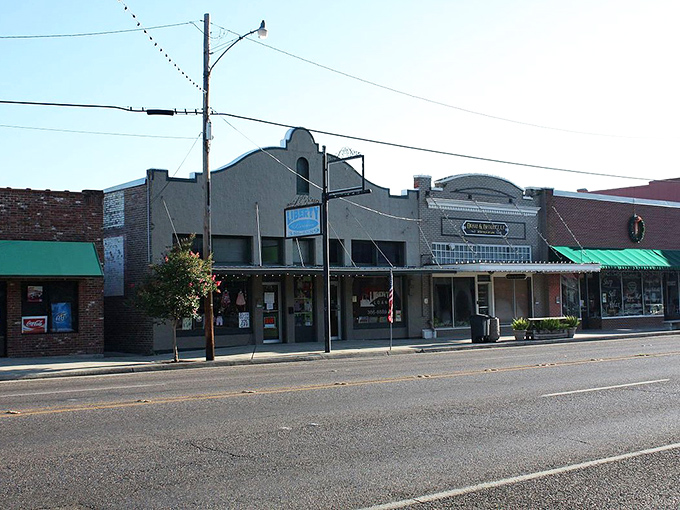 Ponchatoula's main street has that "movie set small town" vibe, minus the Hollywood price tag and plus authentic charm.