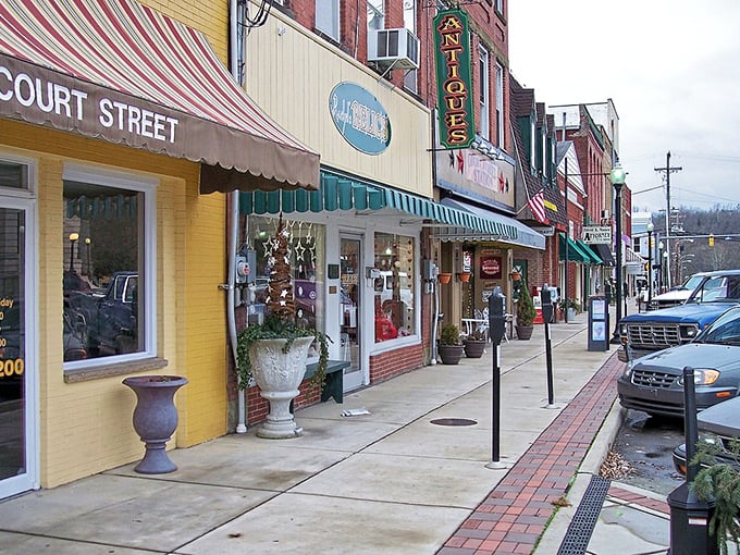 Ripley's main street rolls out like a red carpet for folks seeking real community connections.