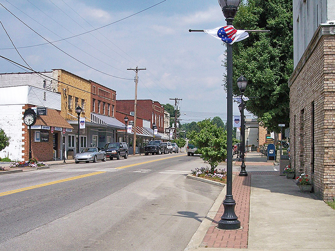 Summersville's main street reveals a community perfectly sized for comfortable, affordable retirement living.