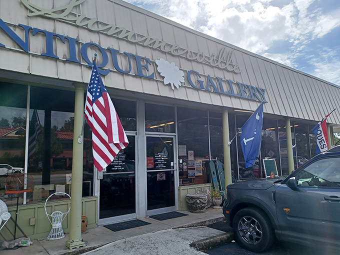 Stars, stripes, and antiques - this patriotic display shows that vintage treasures are as American as apple pie. 
