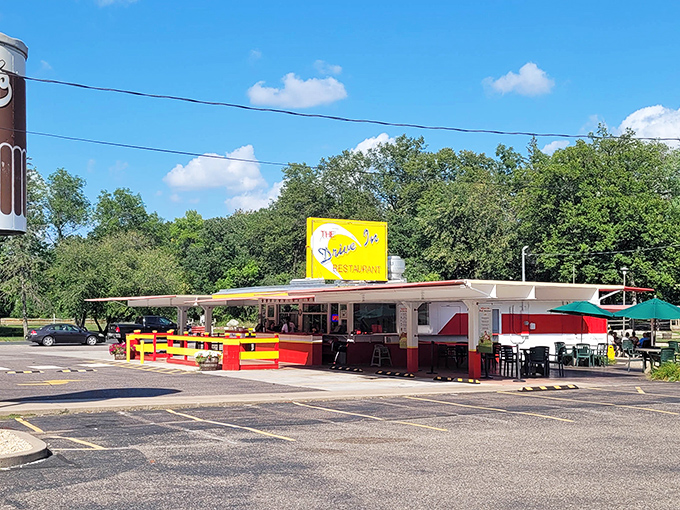 Retro flavors meet small-town charm at this classic drive-in where burgers, shakes, and sunshine never go out of style.