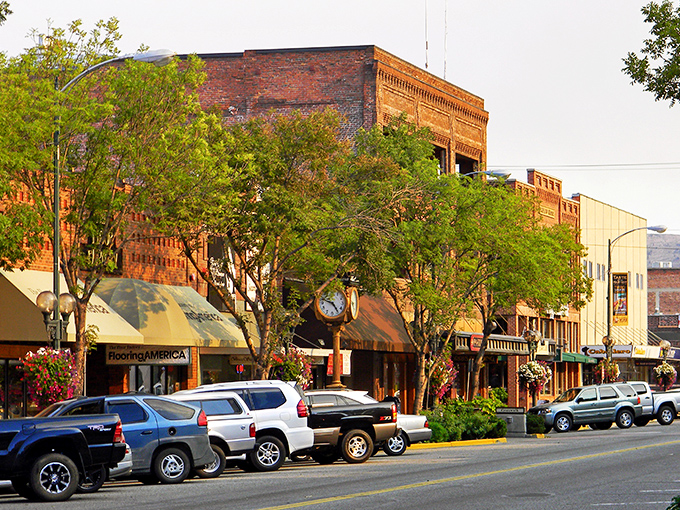 Wenatchee's mountain backdrop frames deals sweeter than the apples growing in these fertile valley orchards.