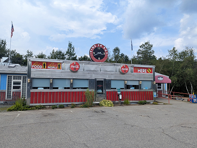 "FOOD PEOPLE" indeed&mdash;the 104 Diner understands that good diners are about both the meals and the community they create.