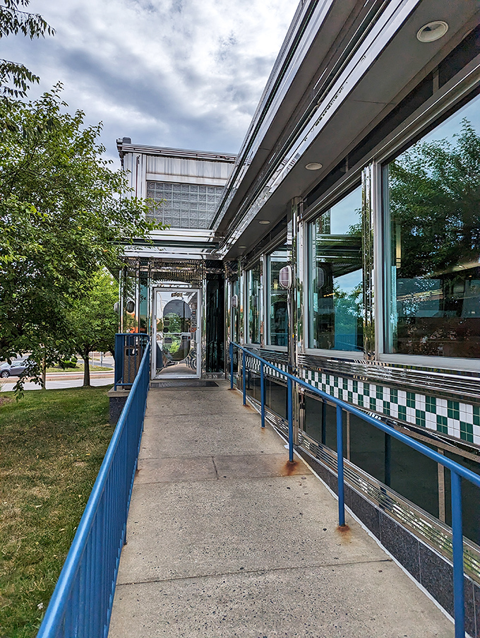 The covered walkway outside Broadway Diner welcomes hungry patrons no matter what the weather brings.